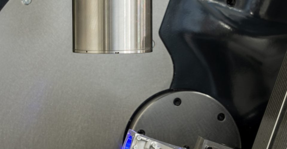 World’s first wireless laser scanner for measuring parts within CNC ...
