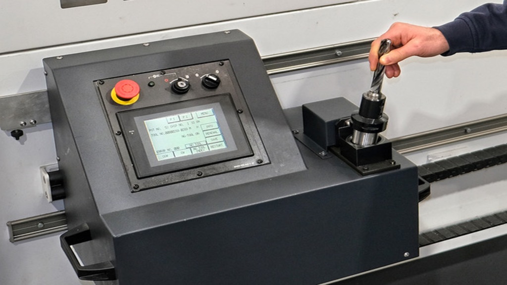 Compact 5-axis vertical machining centre for high-volume production ...