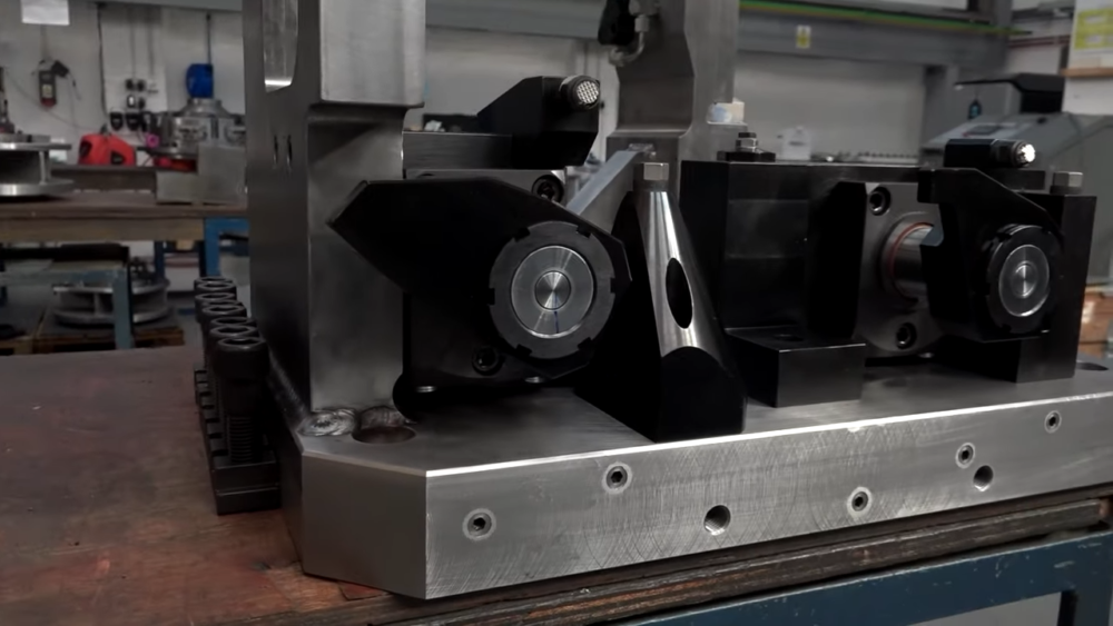 How to hold a jet engine turbine blade - MTDCNC - The home of CNC ...