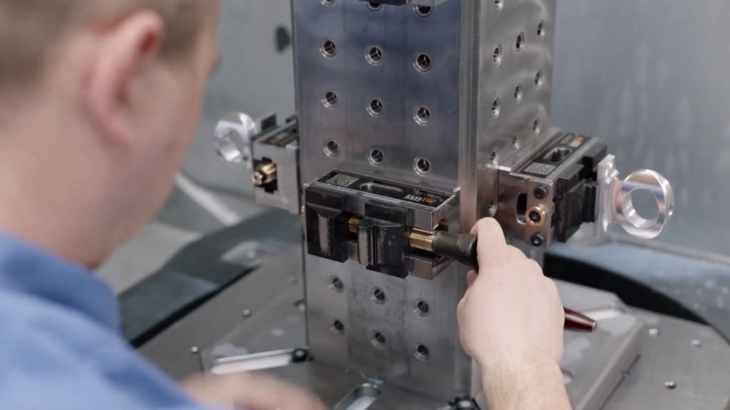 Engine Block Machining Process with a Heller Machine Tool - MTDCNC ...