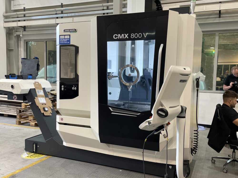 DMG MORI CMX 800 vertical machining centre - MTDCNC - The home of CNC milling. turning, 5 axis ...
