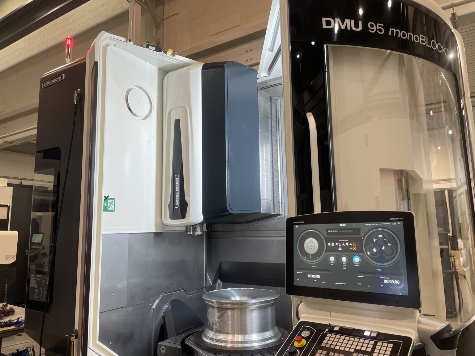 DMG MORI DMU 95 monoBLOCK - MTDCNC - The home of CNC milling. turning ...