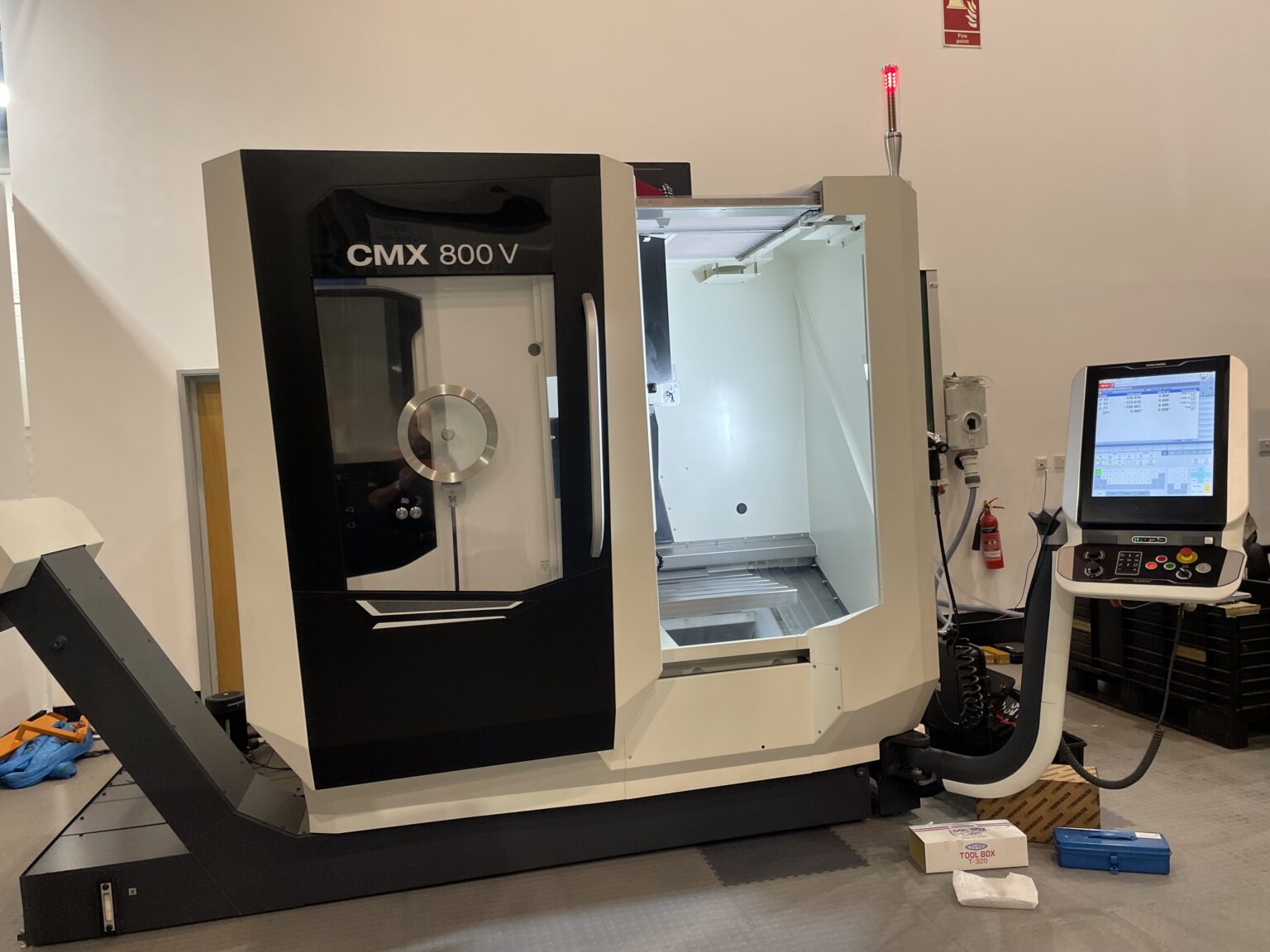 DMG MORI CMX 800 VMC Ex Stock - MTDCNC - The home of CNC milling ...