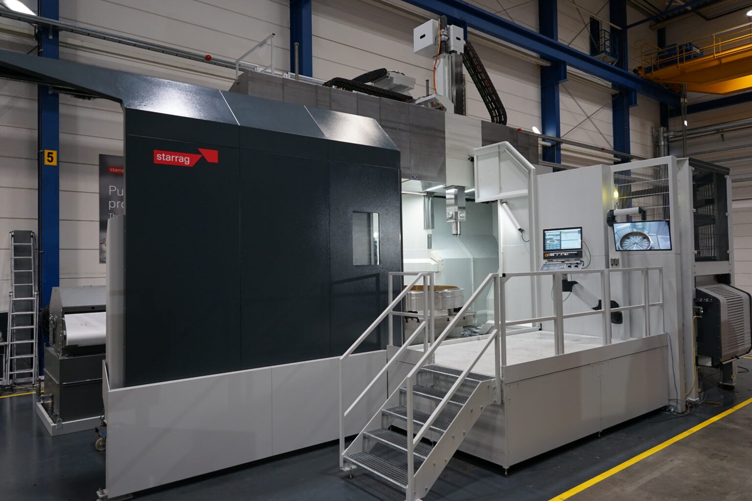 Vertical turning lathe in practical use: Premiere of the new Dörries VT ...